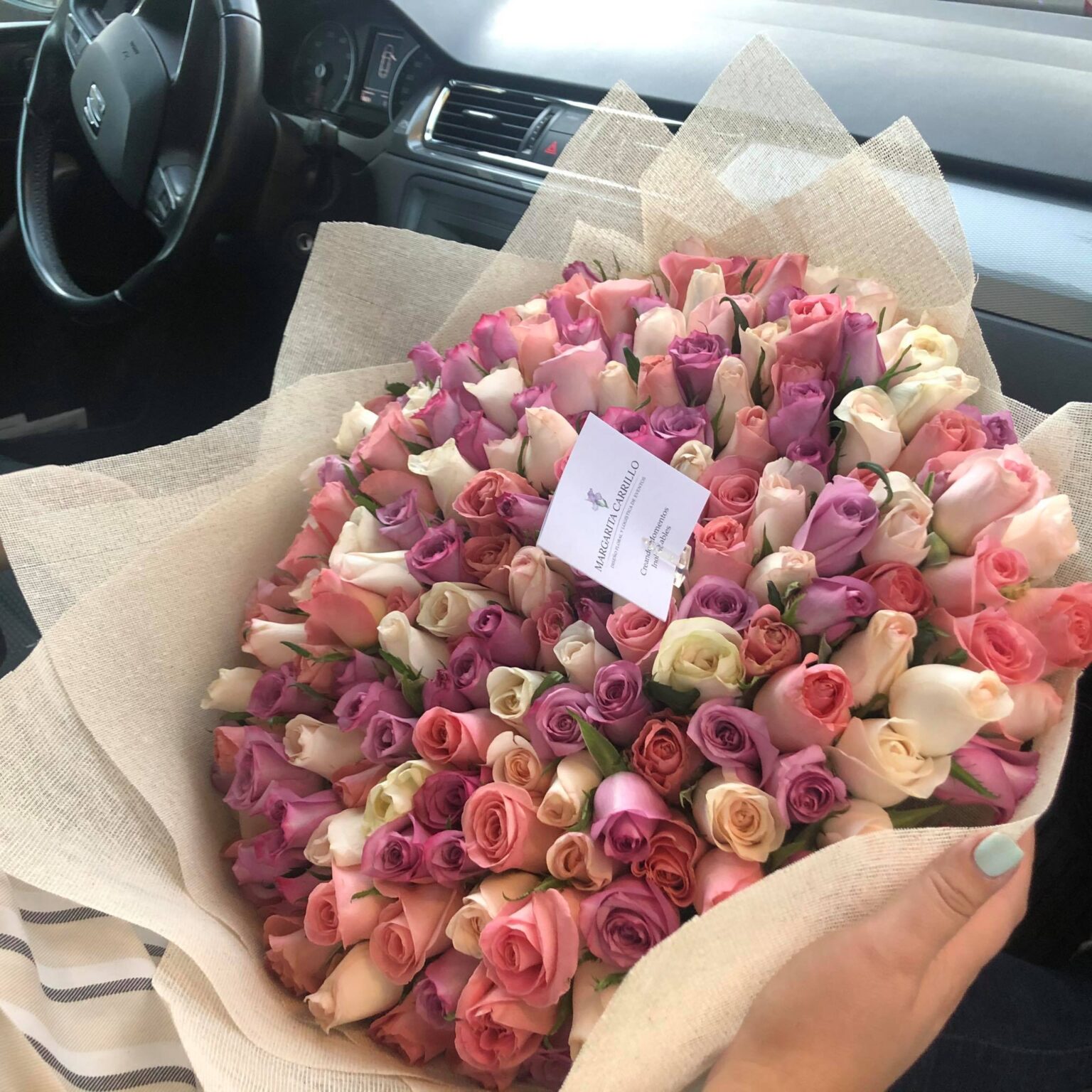 RAMO 200 ROSAS COMBINADO - Floreria Margarita Carrillo